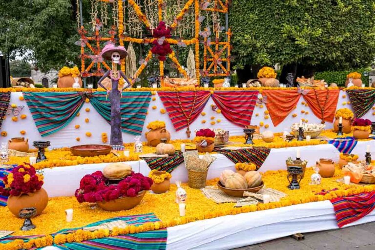How to Make a Day of the Dead Altar (with Meaning)